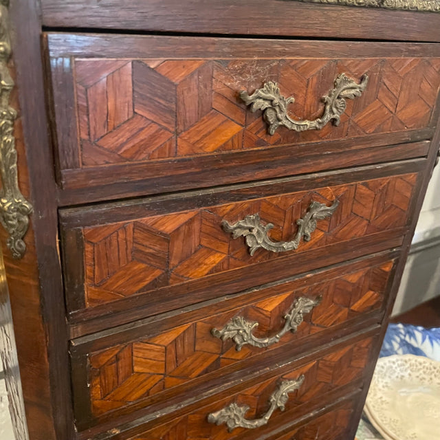 Small tabletop chest of drawers with inlay pattern – Re Antiques